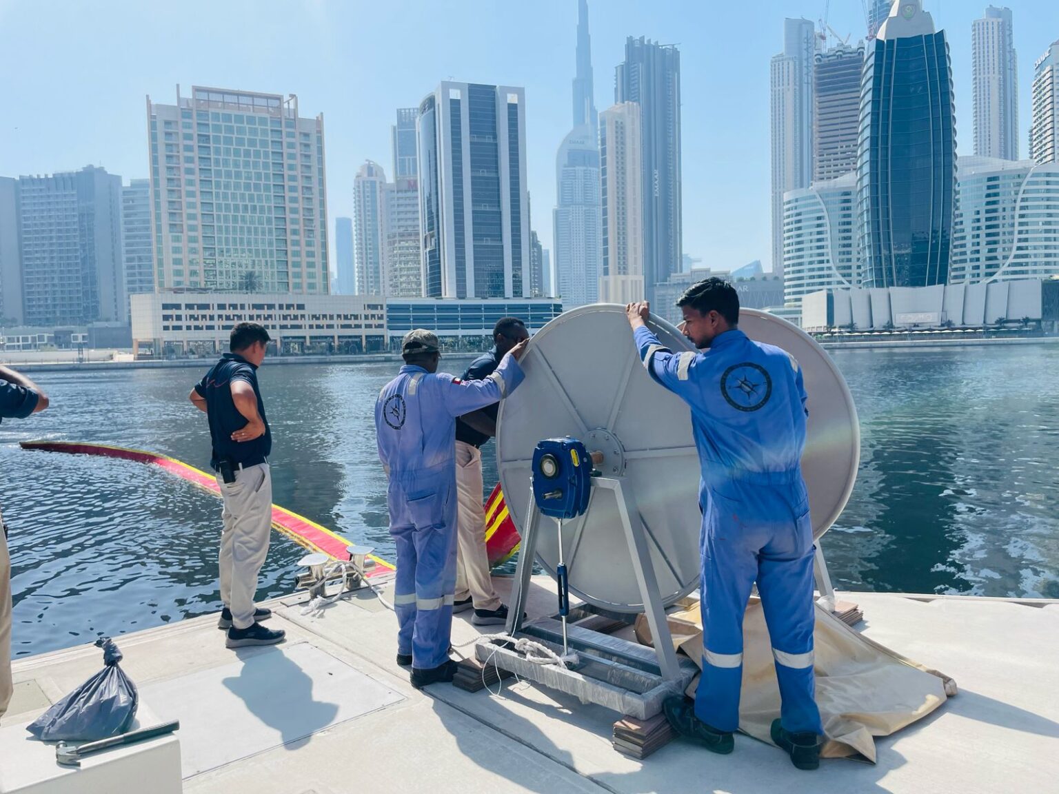 Emergency Oil Booms Installed at Business Bay and Jumeirah Marsa ...